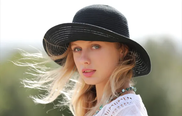 Скачать обои Girl Hat Photo Photographer Blue Eyes Model Lips Blonde раздел девушки в
