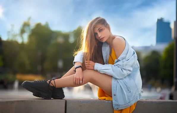 Скачать обои взгляд, девушка, поза, ноги, длинные волосы, кроссовки ...