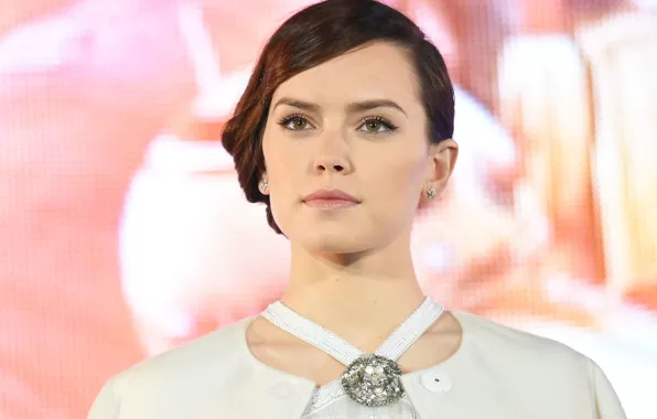 Скачать обои взгляд, поза, актриса, прическа, фотосессия, hair, Daisy ...