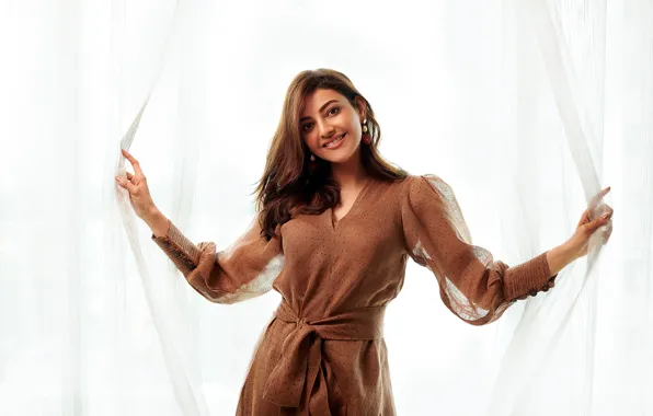 Скачать обои smile, pose, indian, actress, bollywood, Kajal agarwal ...